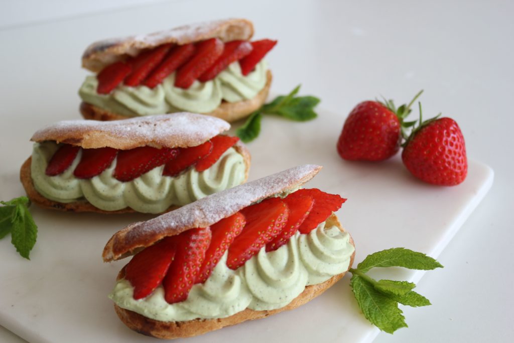 Erdbeer-Matcha-Éclairs | Fruchtig-grüner Genuss