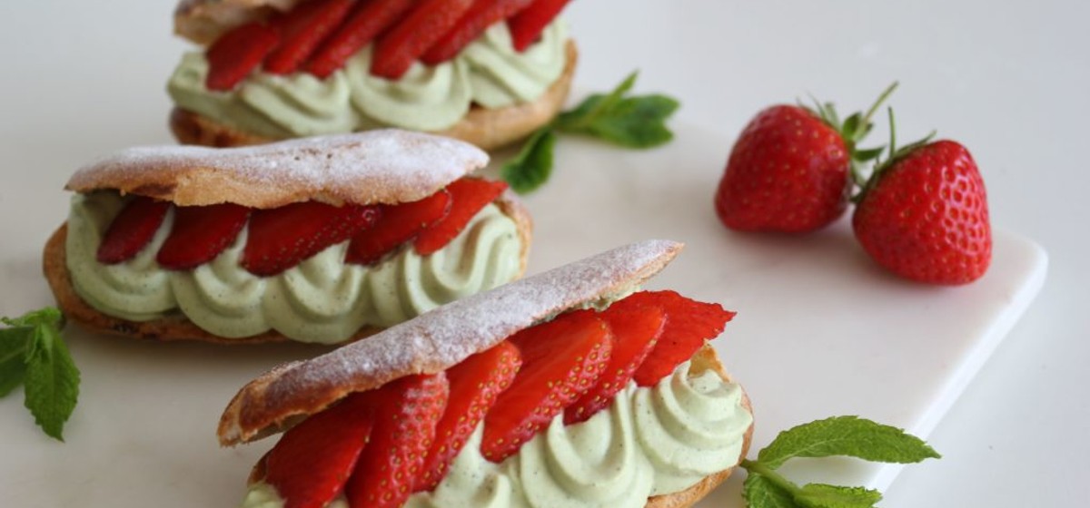 Erdbeer-Matcha-Éclairs | Fruchtig-grüner Genuss